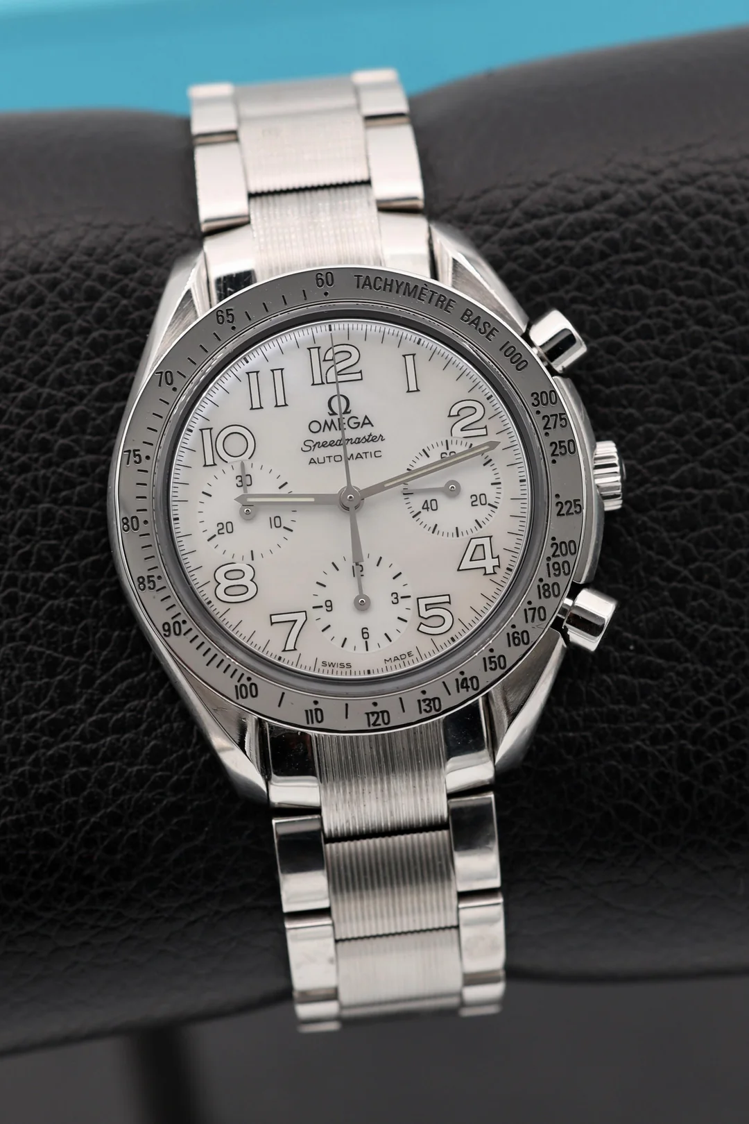 Omega Speedmaster. 39mm. Automatic. Mother of pearl dial. 🔥